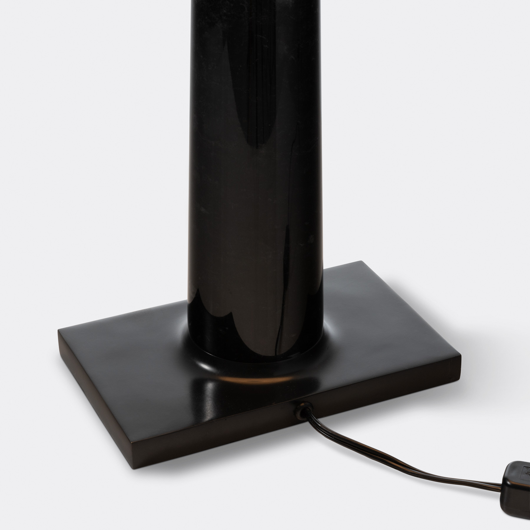 Athena Table Lamp | HOLLY HUNT