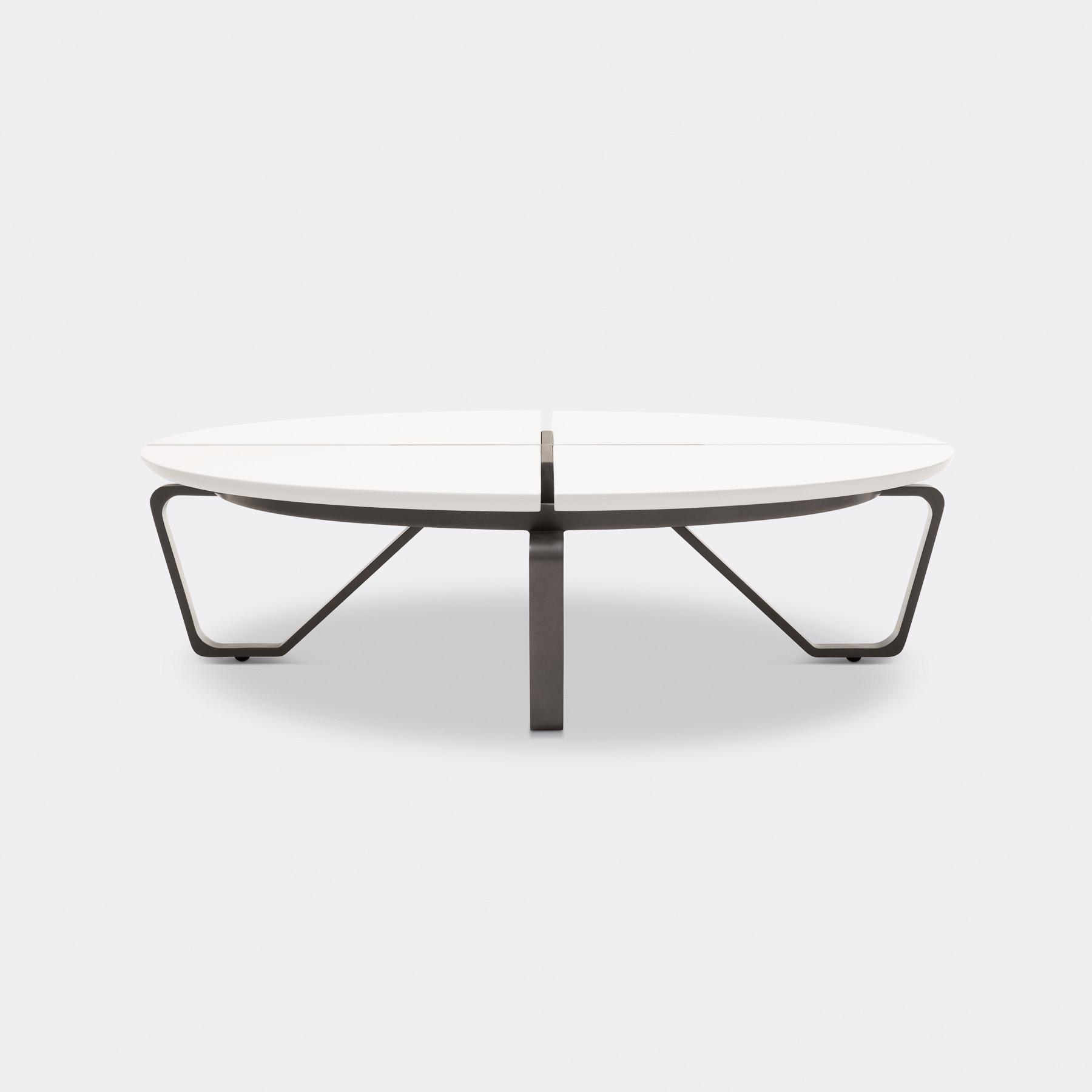 Meduse Round Cocktail Table | HOLLY HUNT