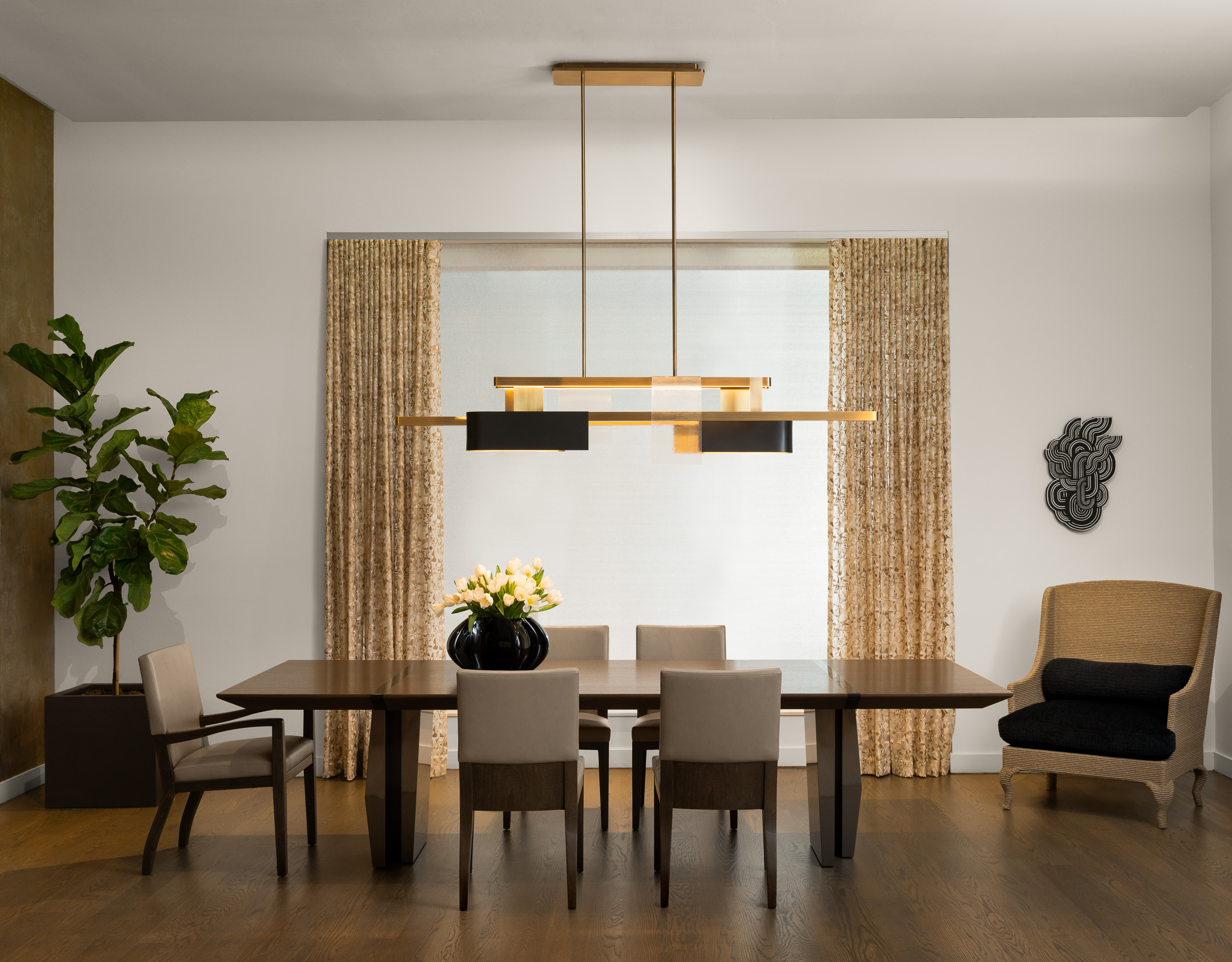 Duclo Arm Chair | HOLLY HUNT