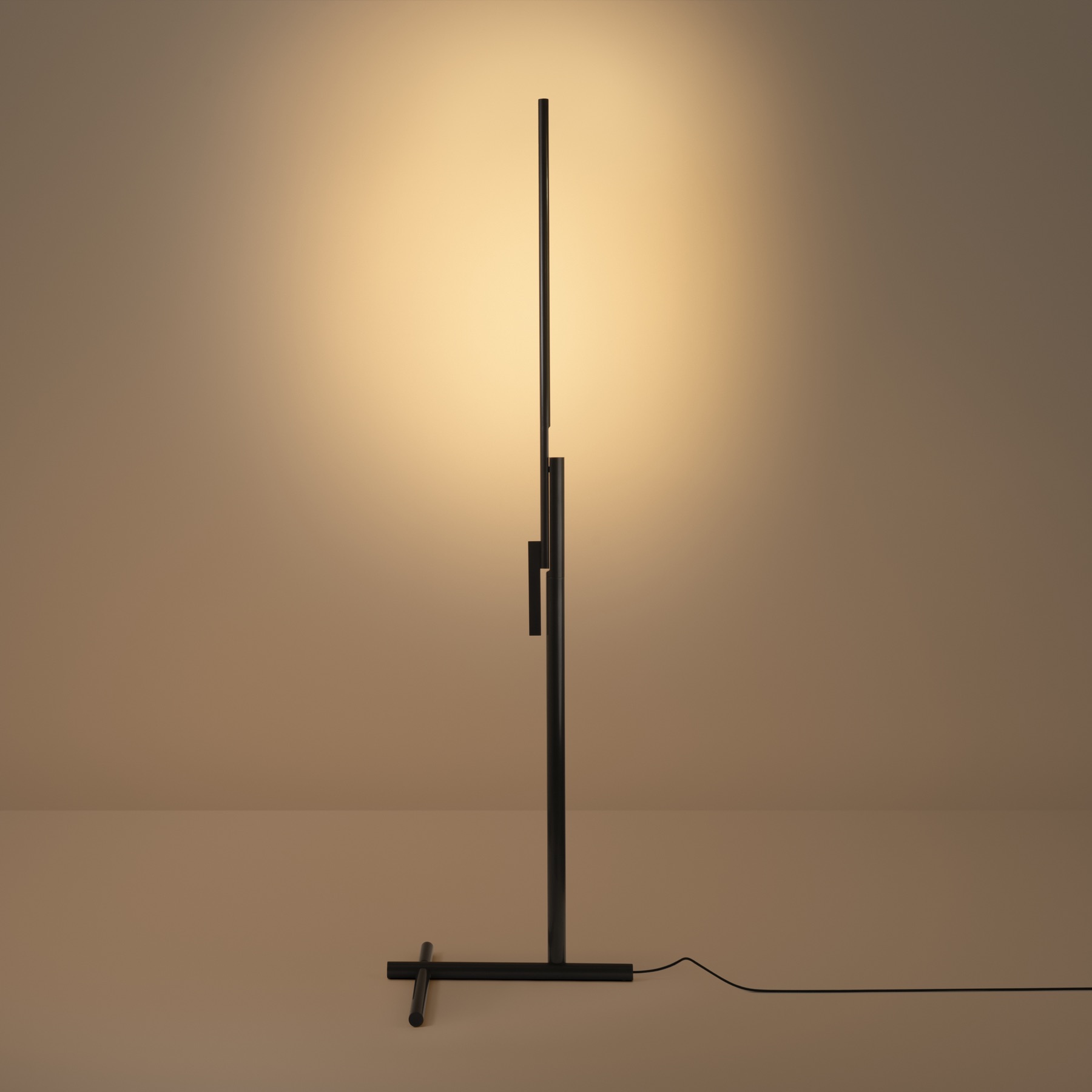 Tobin Floor Lamp | HOLLY HUNT