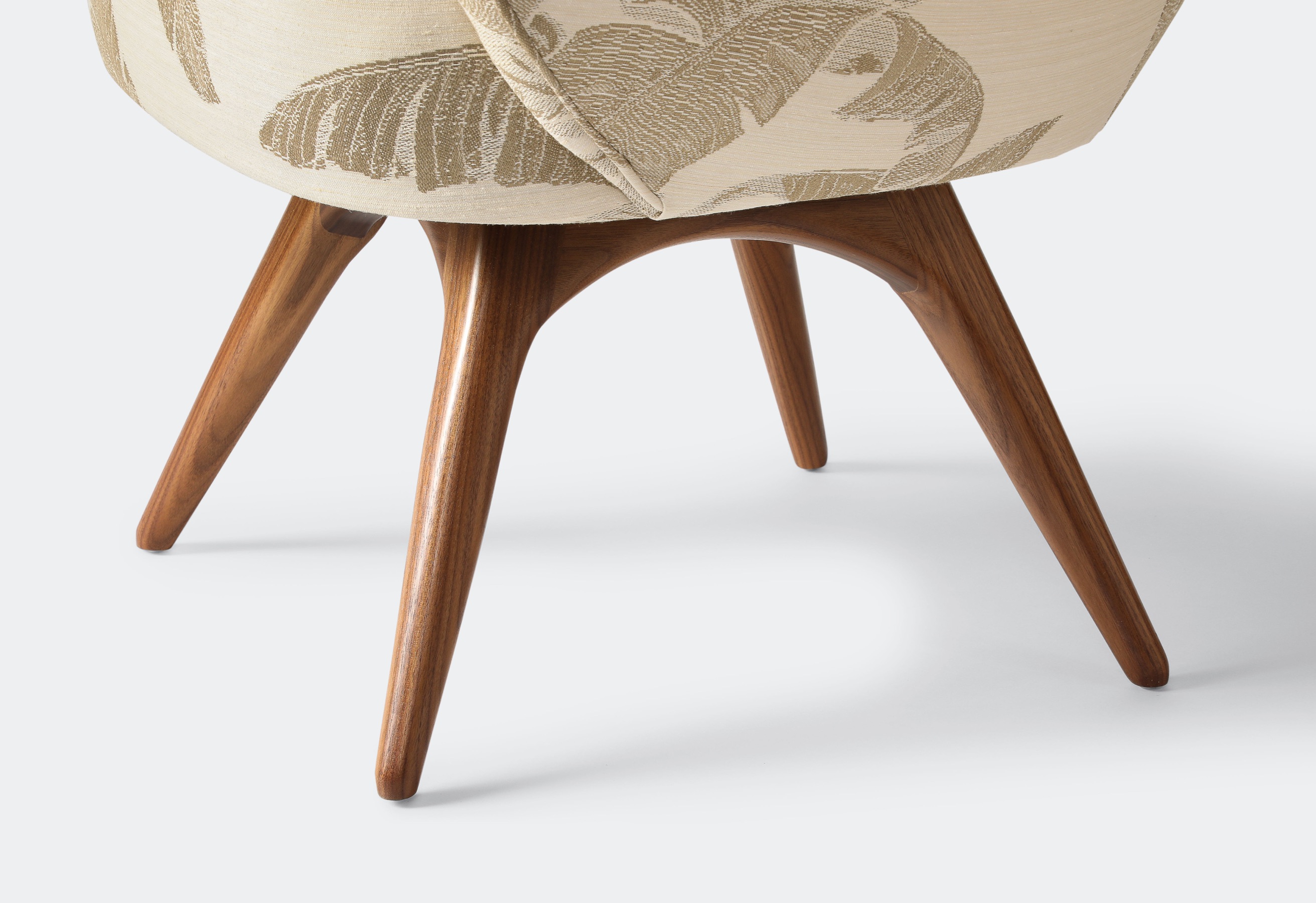 Barrel Pull-Up Chair | HOLLY HUNT