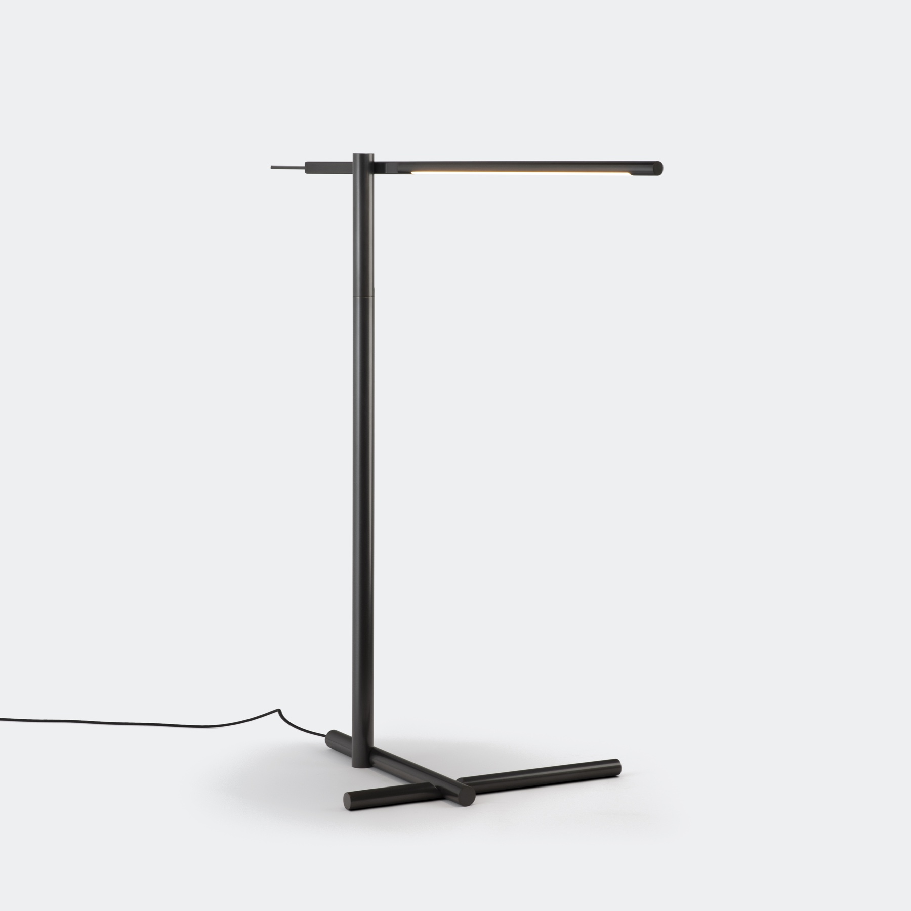 Tobin Floor Lamp | HOLLY HUNT