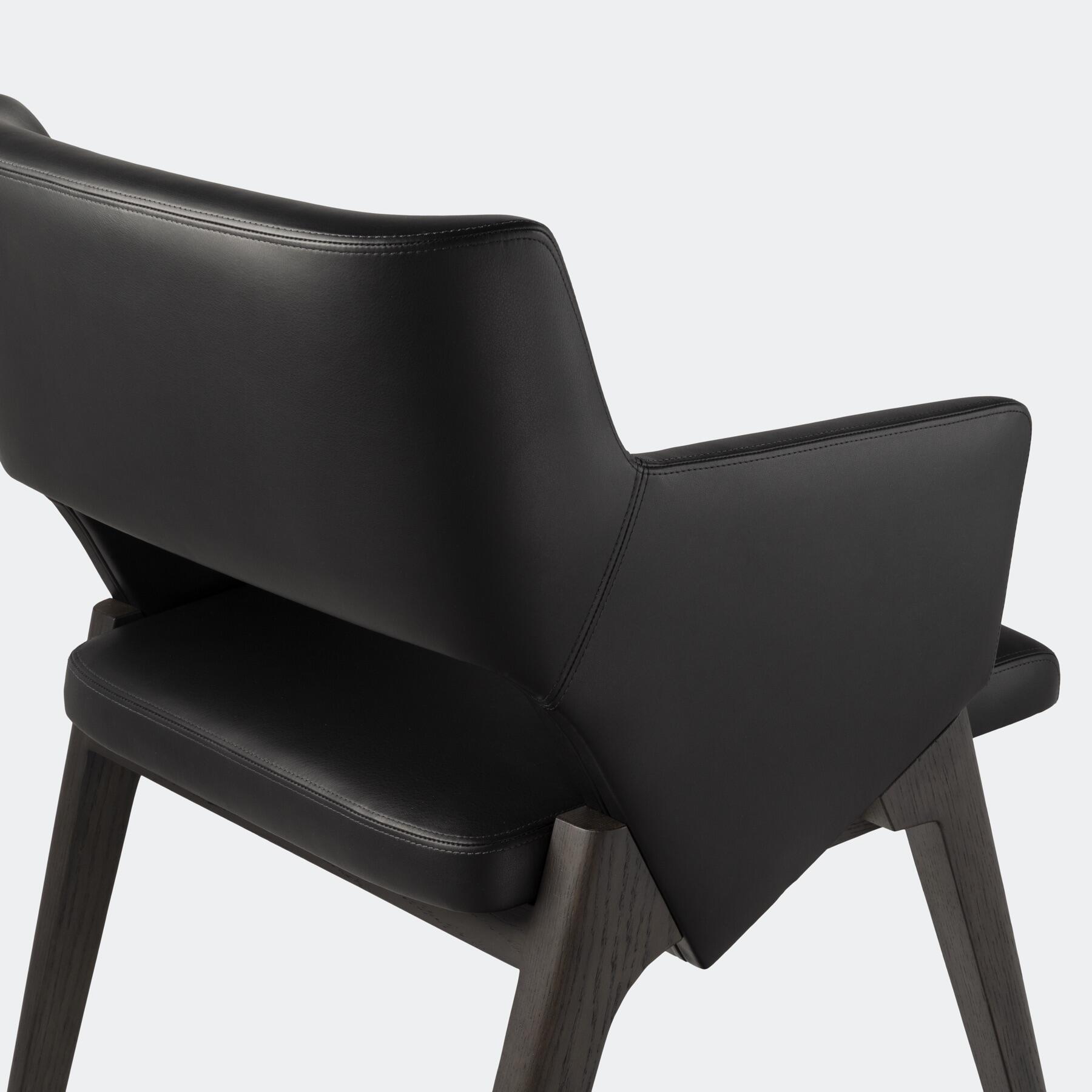 Larslan Dining Arm Chair | HOLLY HUNT