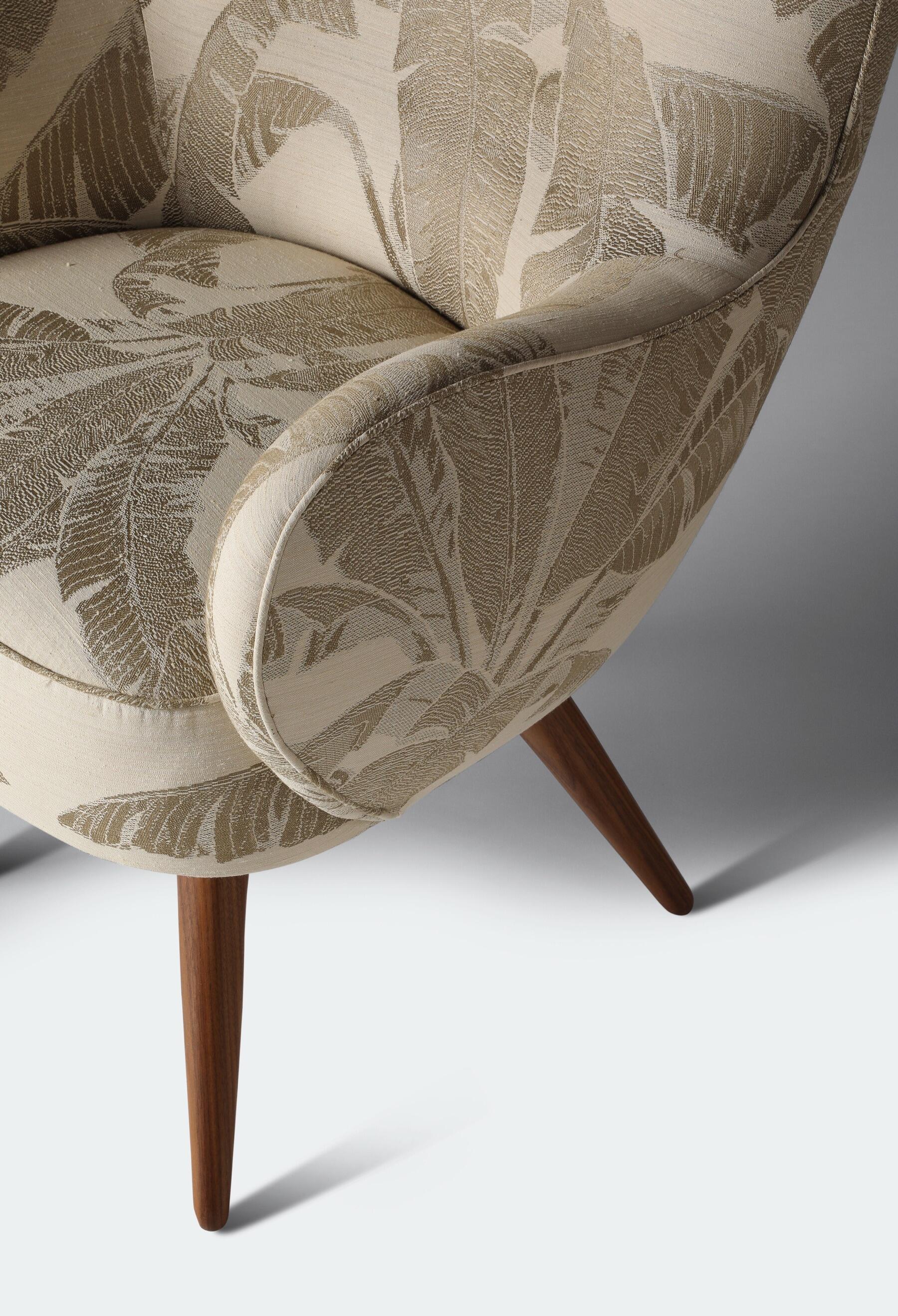 Barrel Pull-Up Chair | HOLLY HUNT