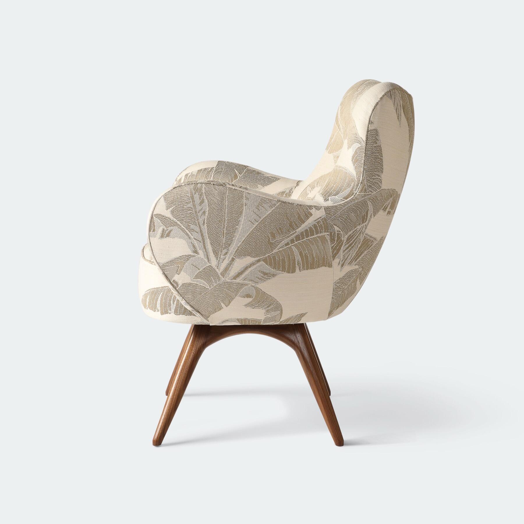 Barrel Pull-Up Chair | HOLLY HUNT