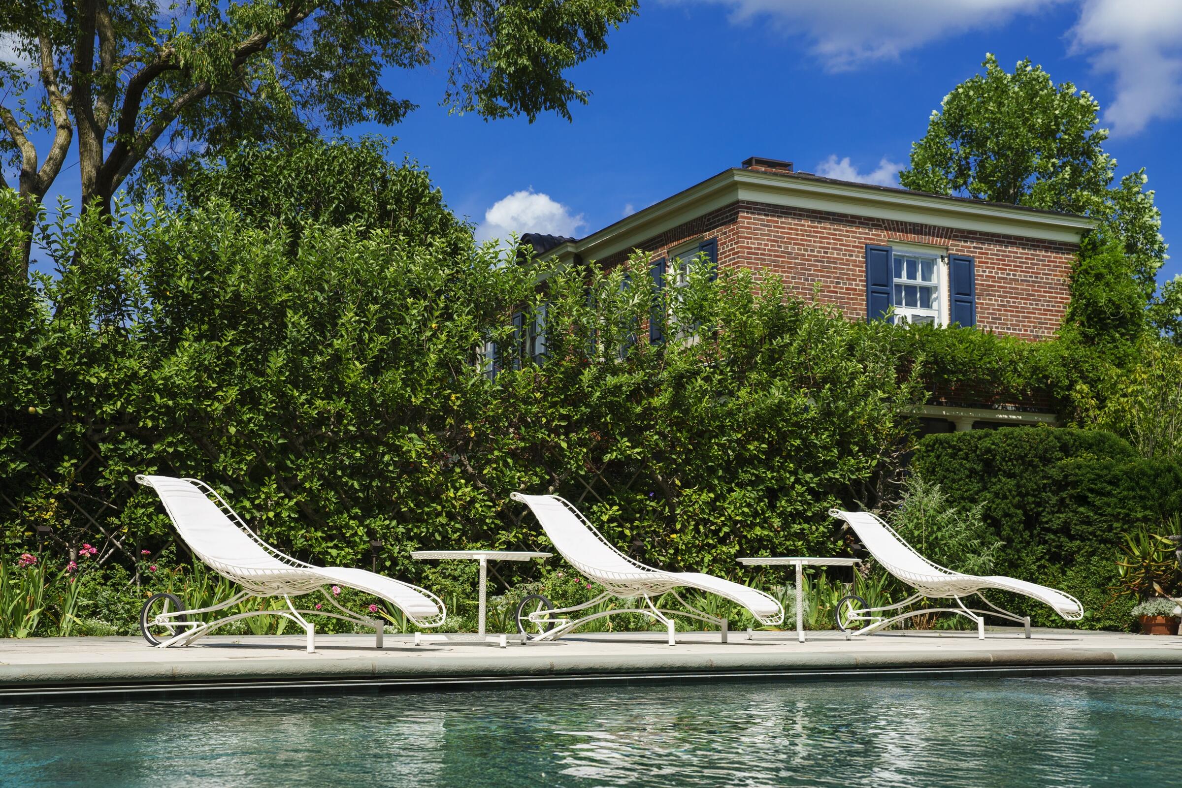 Capricorn Chaise Lounge | HOLLY HUNT