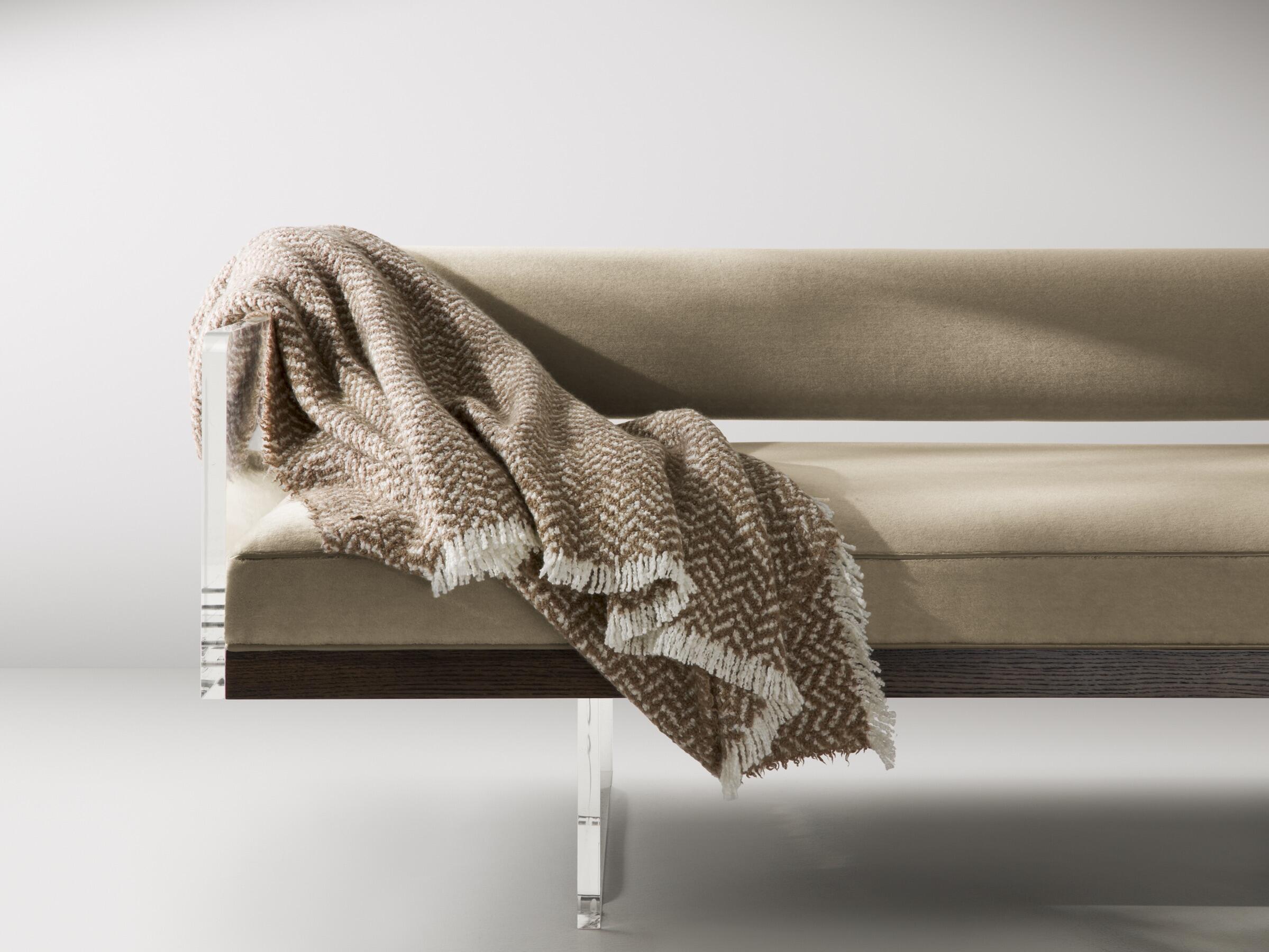 Cashmere and Silk Superluxe Boucle Throw | HOLLY HUNT